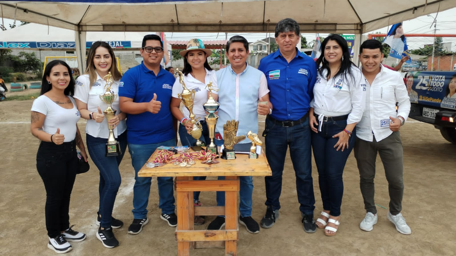 Álex Díaz entregó copas, premios y medallas en campeonato de fulbito de ...