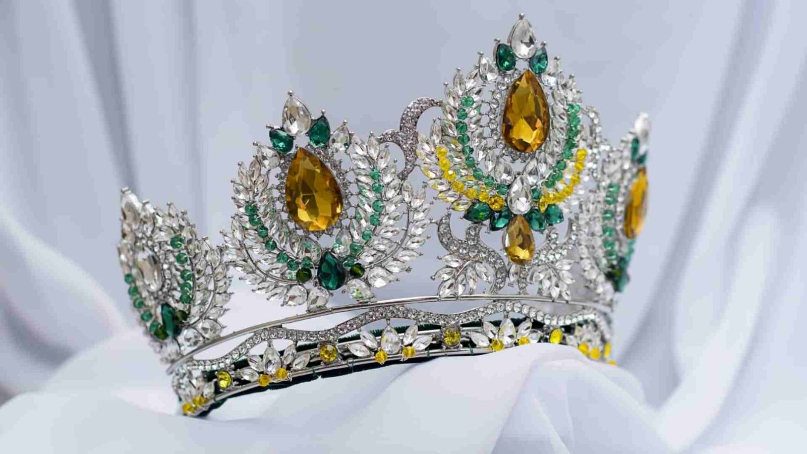 El Oro busca a su nueva reina, seis candidatas competirán por la corona ... El Oro busca a su nueva reina, seis candidatas competirán por la corona ...